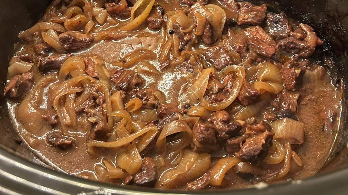 Hachee uit de slowcooker recept | eetse