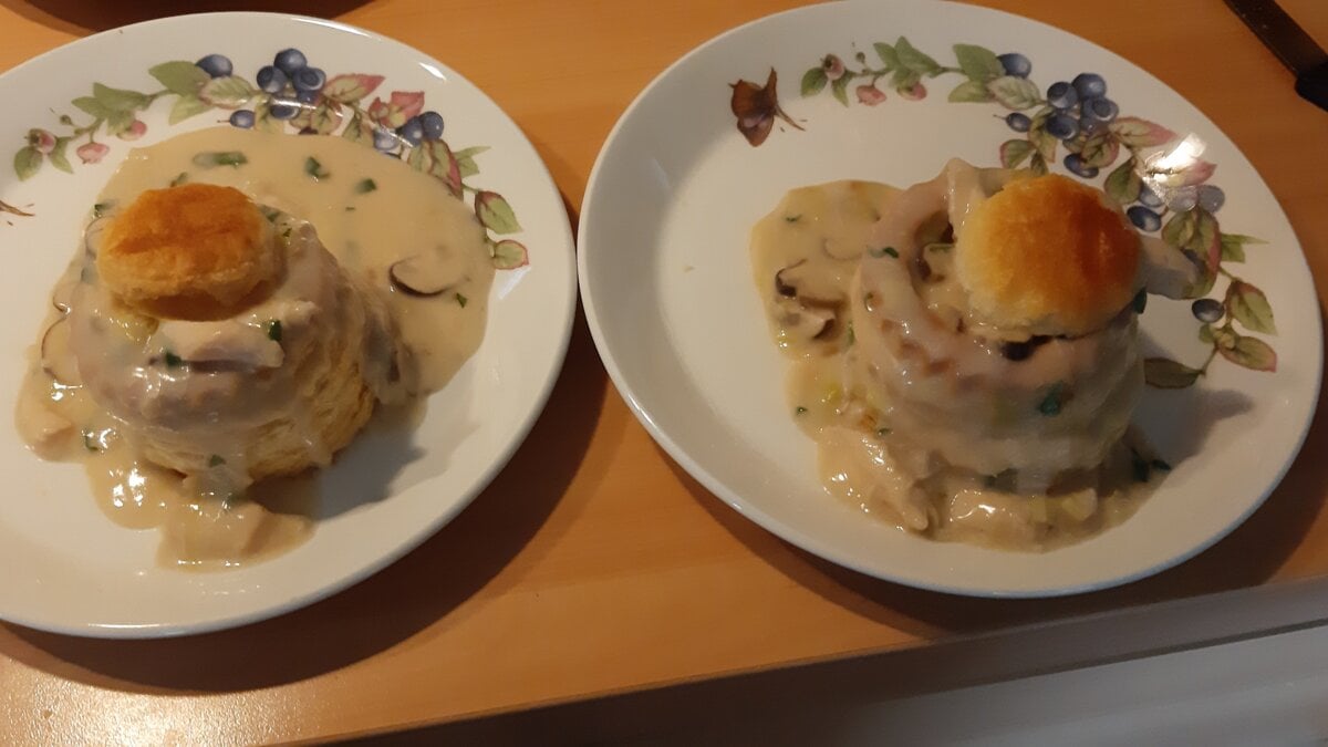 Romige kippenragout met kastanjechampignons en prei recept | eetse