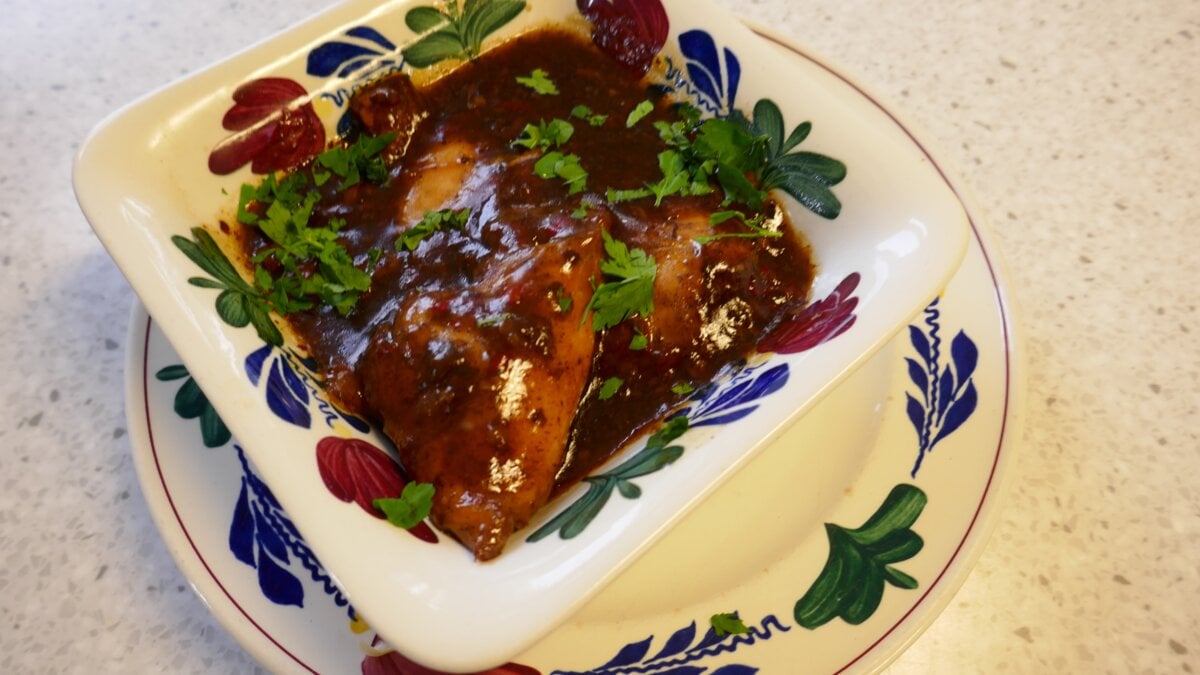 Hemels heerlijke kippendijen uit de Slowcooker recept | eetse