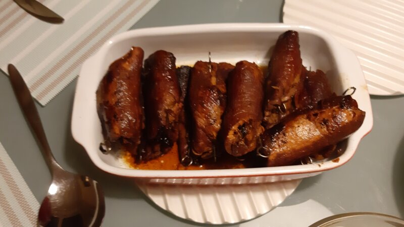 Gevulde rundvleesrolletjes uit de slowcooker recept | eetse