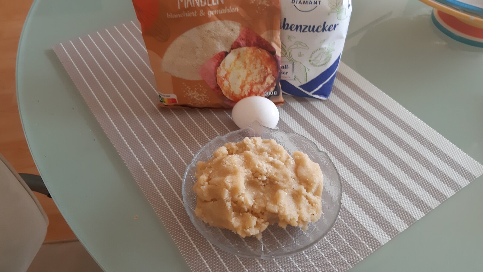Amandelspijs zelf gemaakt met 3 ingrediënten recept | eetse