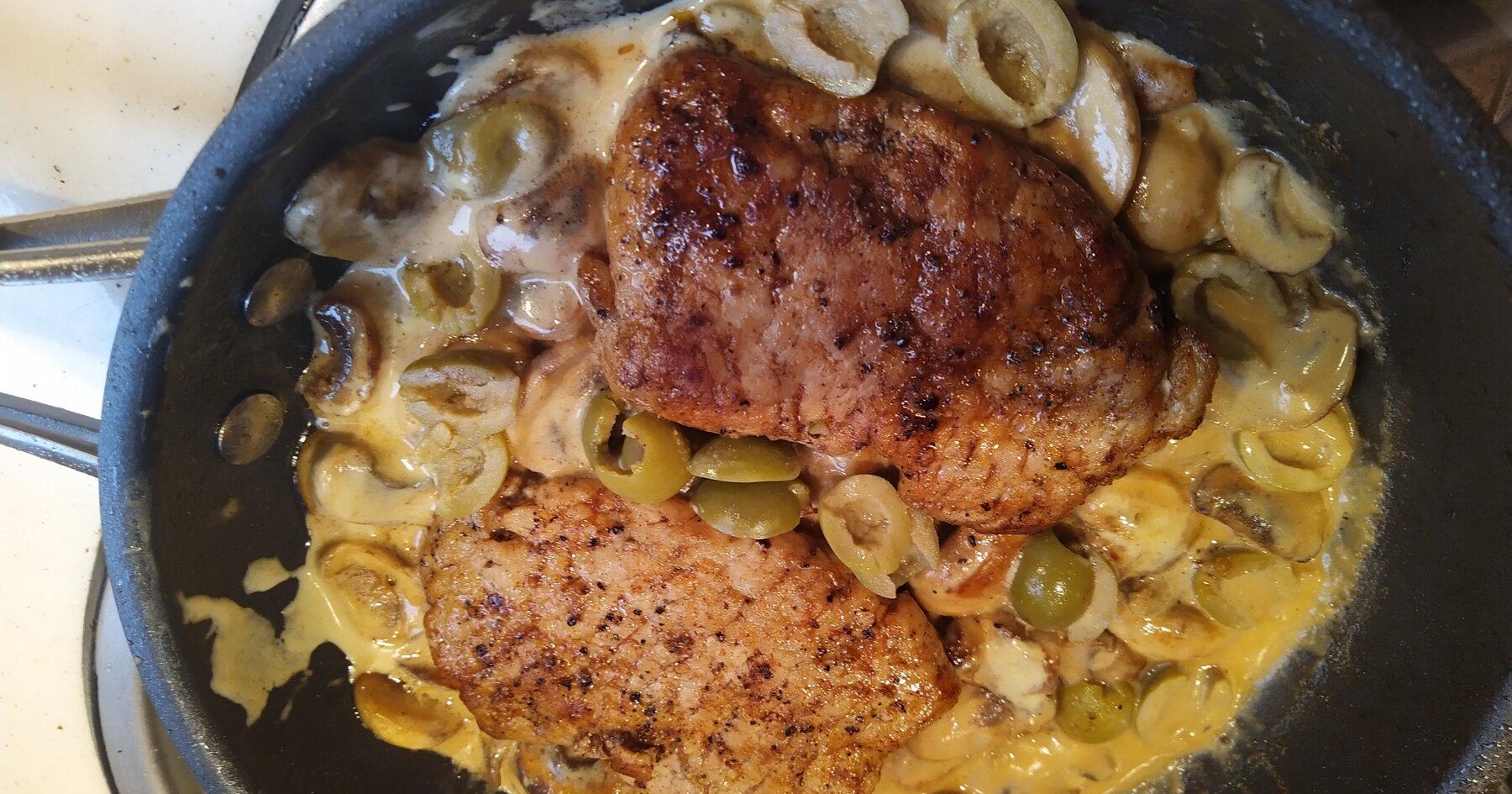 Kalfslapje met romige champignon mosterdsaus recept | eetse