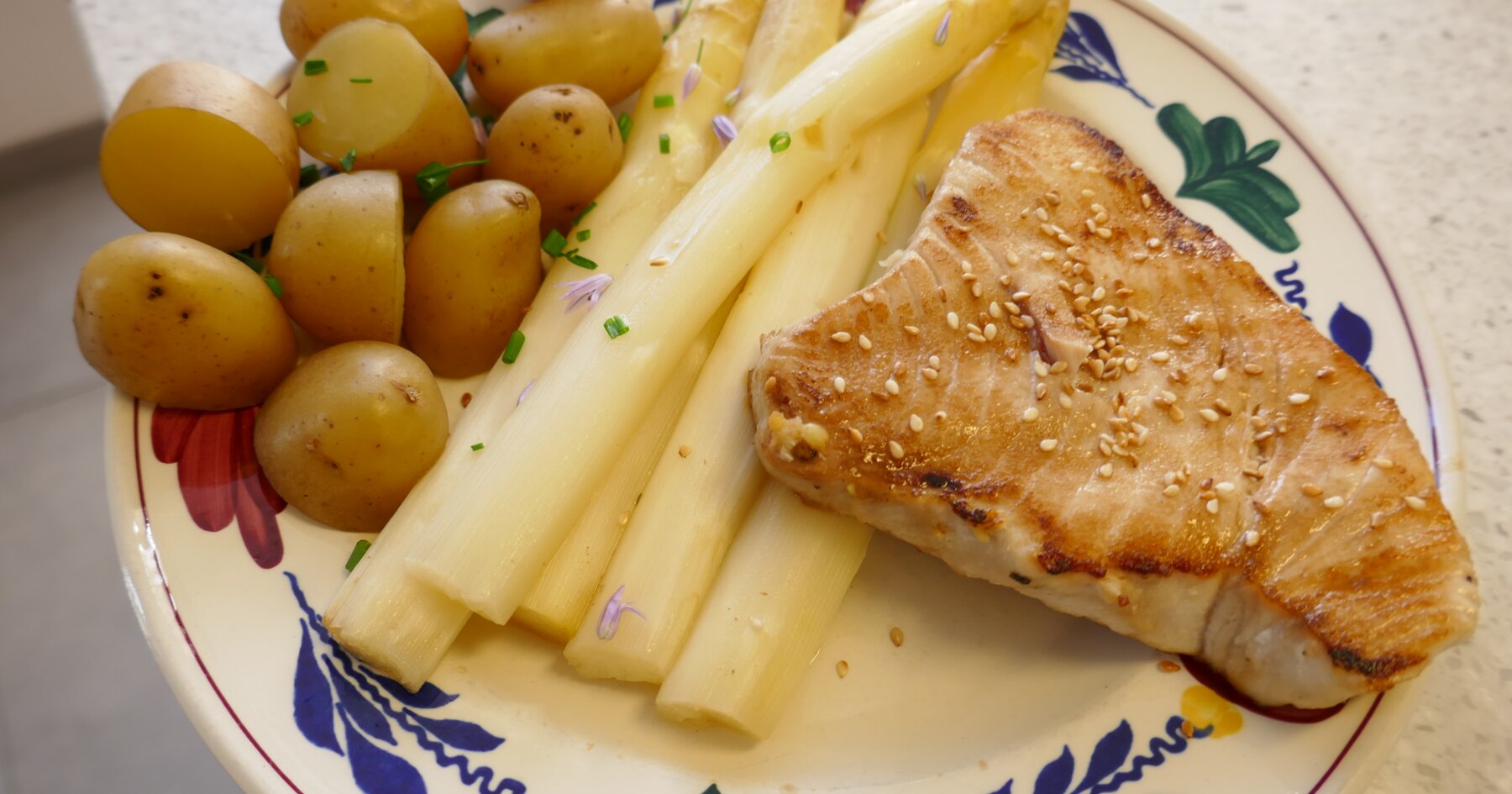 Asperges uit de slowcooker met witte tonijn en gekookte krieltjes ...