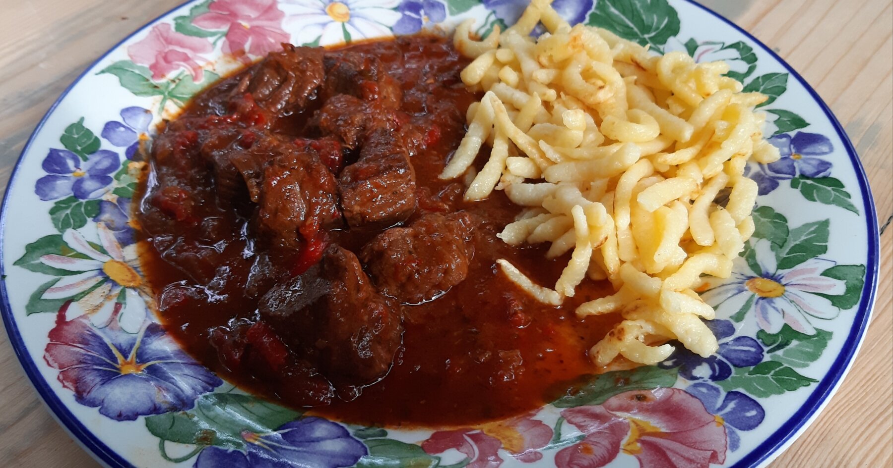 Provençaals rundvlees uit de slowcooker recept | eetse