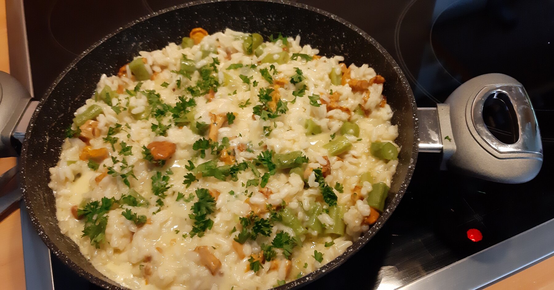 Risotto met cantharellen en sperziebonen recept | eetse